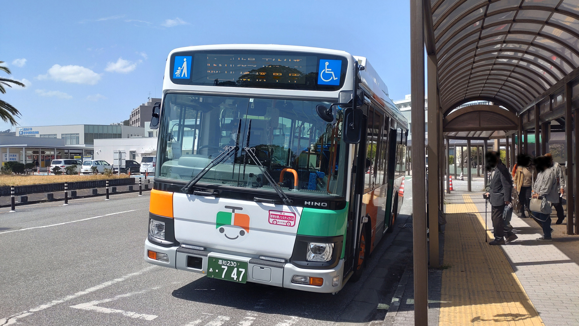 神は細部に宿る: 働ケドモ働ケドモ我ガ暮ラシ楽ニナラズ